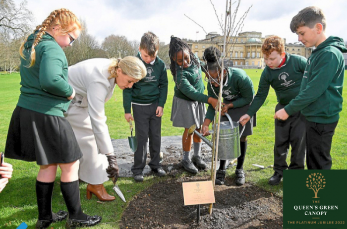 Shropshire pupils are chosen to plant a tree in Queen’s garden - Lord ...